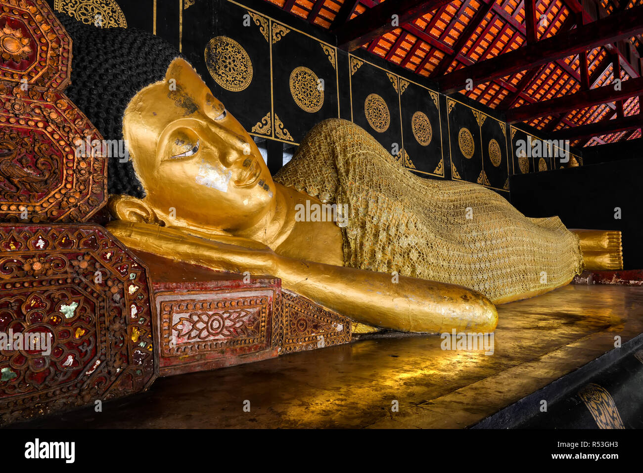 Sleeping buddha statue hi-res stock photography and images - Alamy