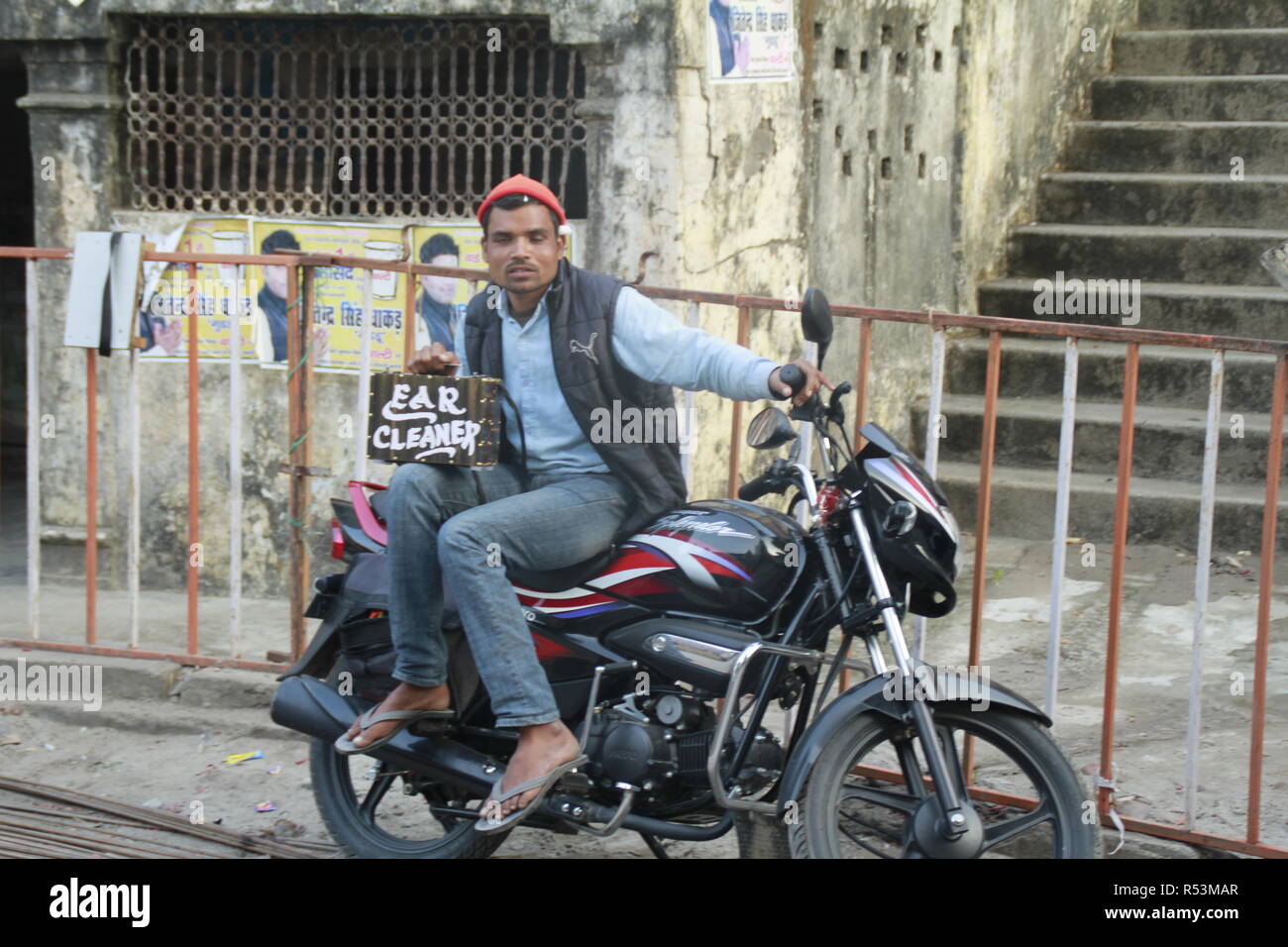 Streets of rishikesh hi-res stock photography and images - Alamy