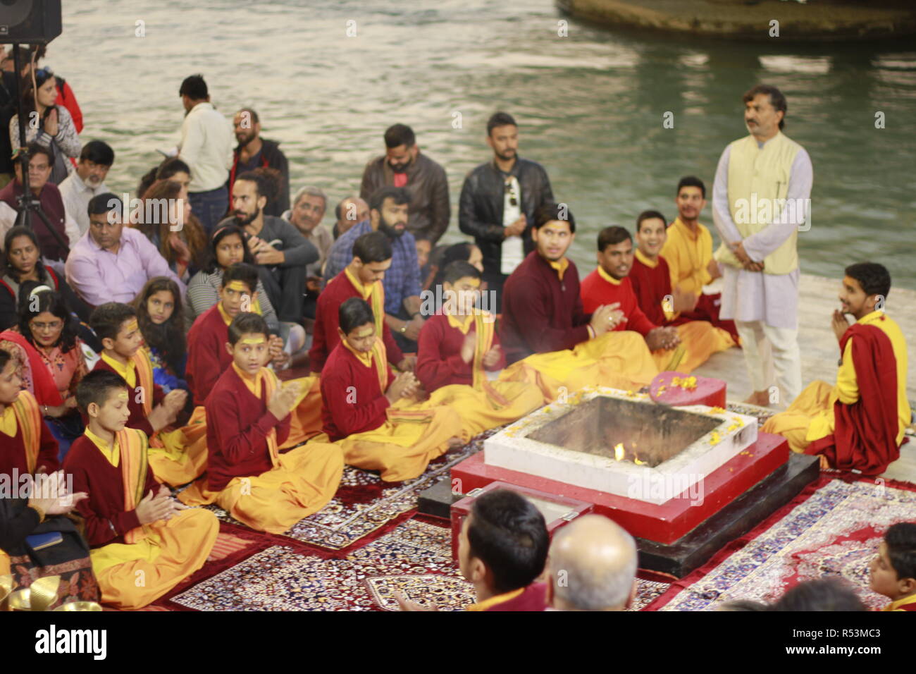 The Ganga Aarti at Paramarth Niketan, Rishikesh Stock Photo - Alamy