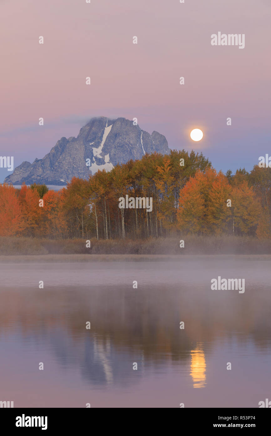 Full moon grand tetons hi-res stock photography and images - Alamy