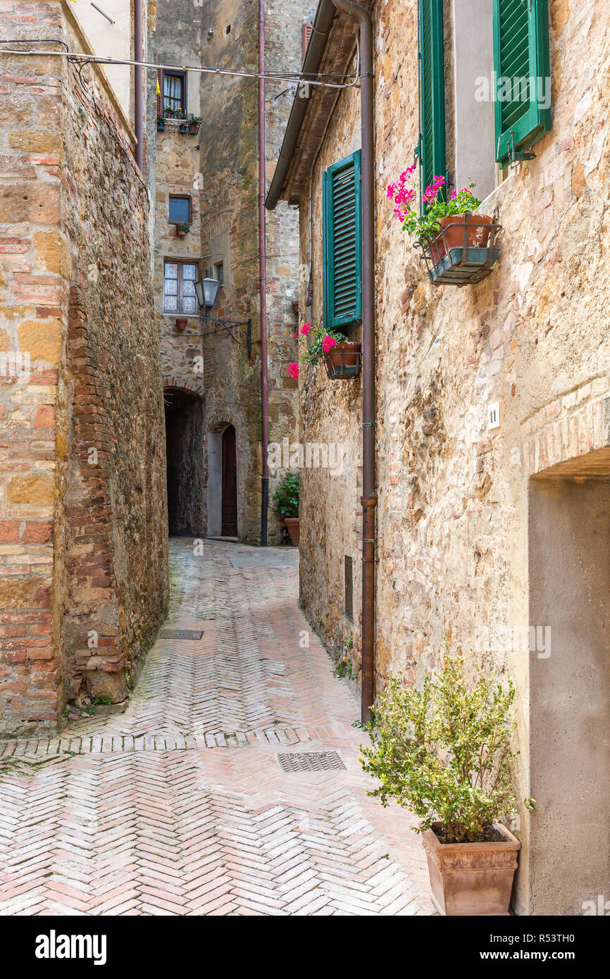 Narrow old alley to a backyard in an Italian village Stock Photo - Alamy