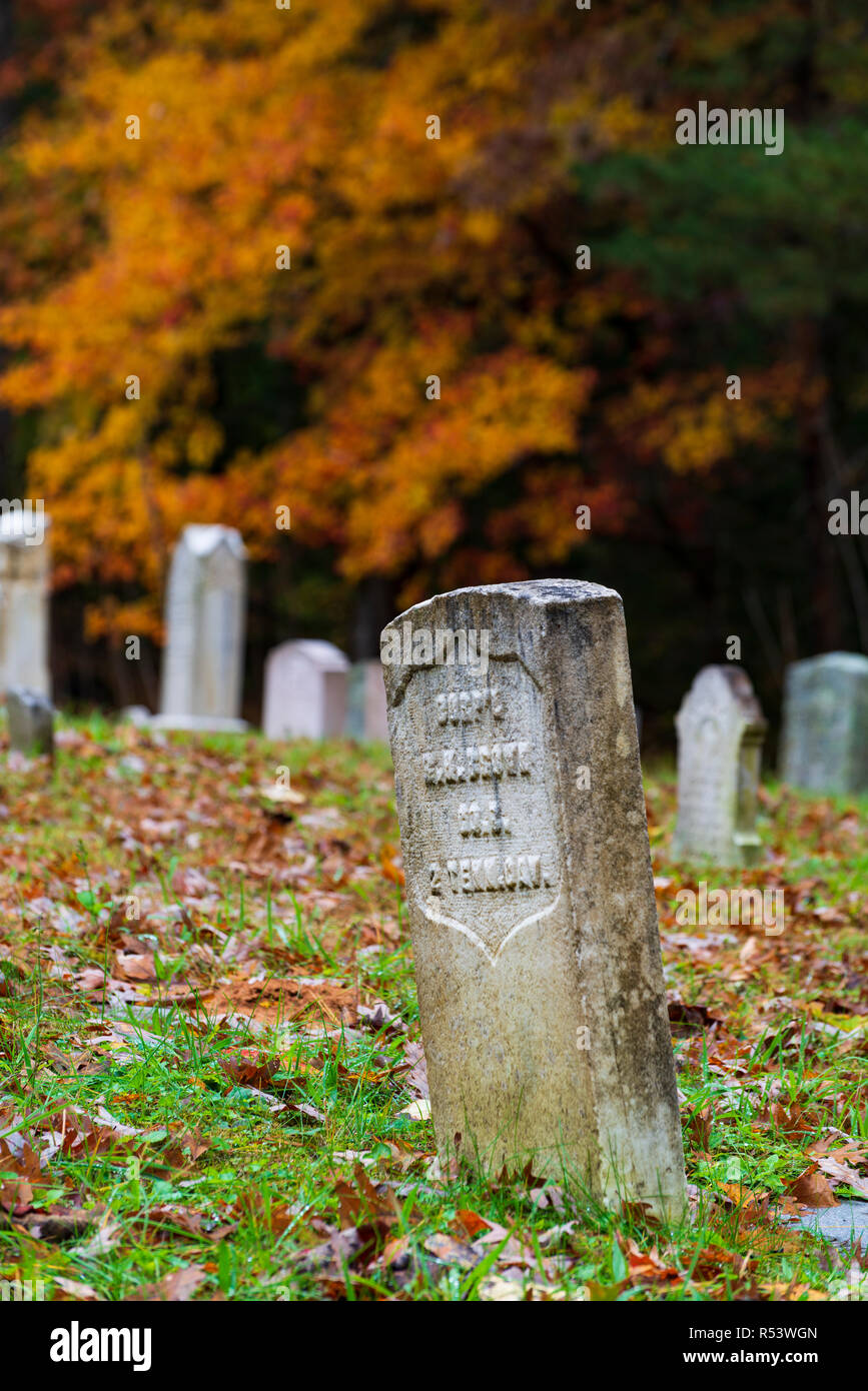 Vertical close-up shot of a Civil War tombstone from the side with ...