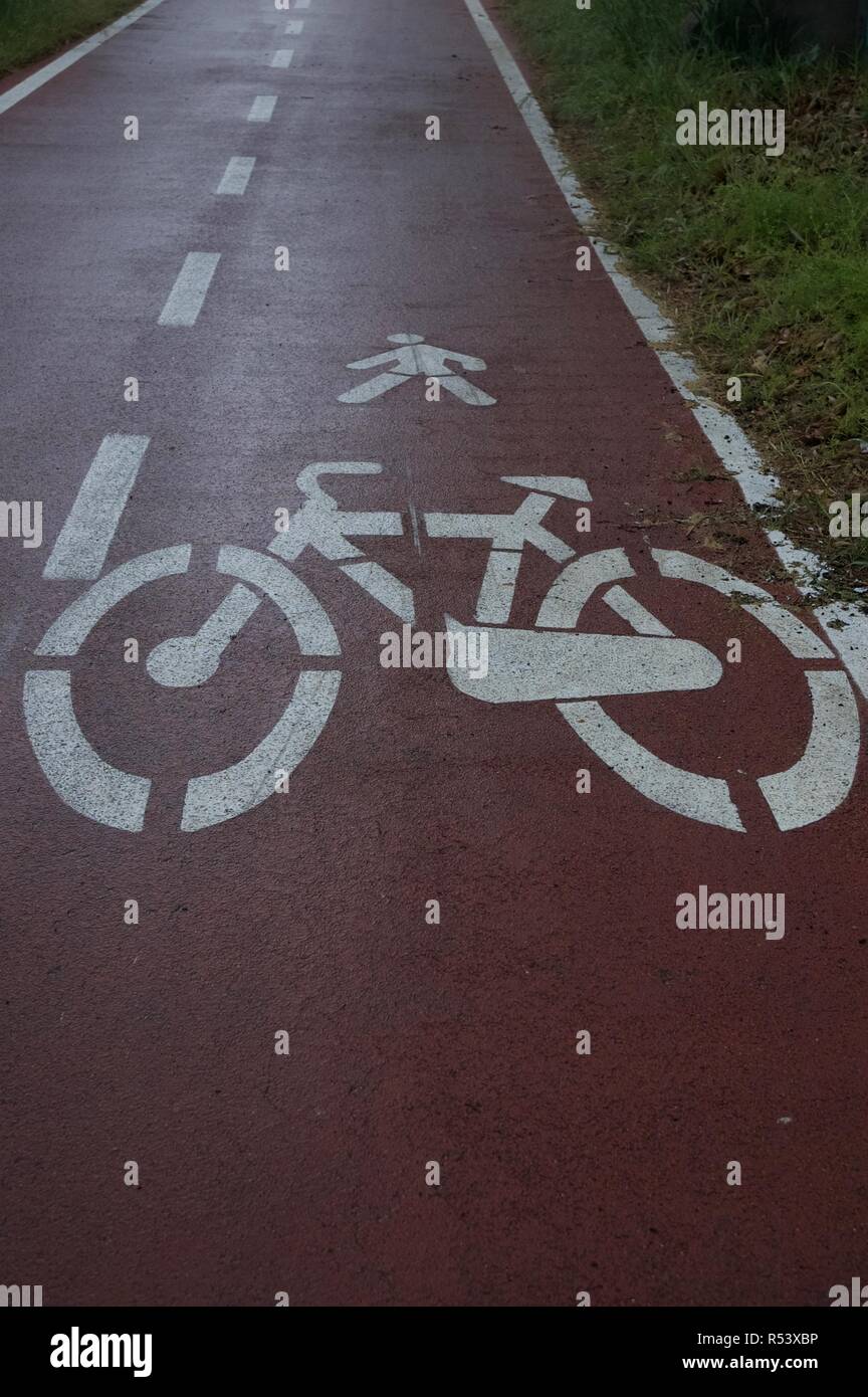 Green velo bike way hi-res stock photography and images - Alamy