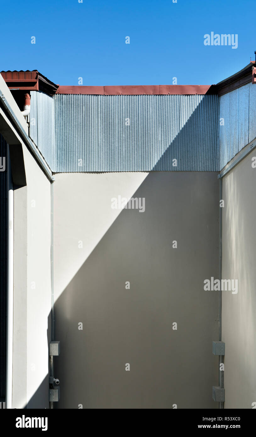 Wall with corrugated tin cladding Stock Photo - Alamy