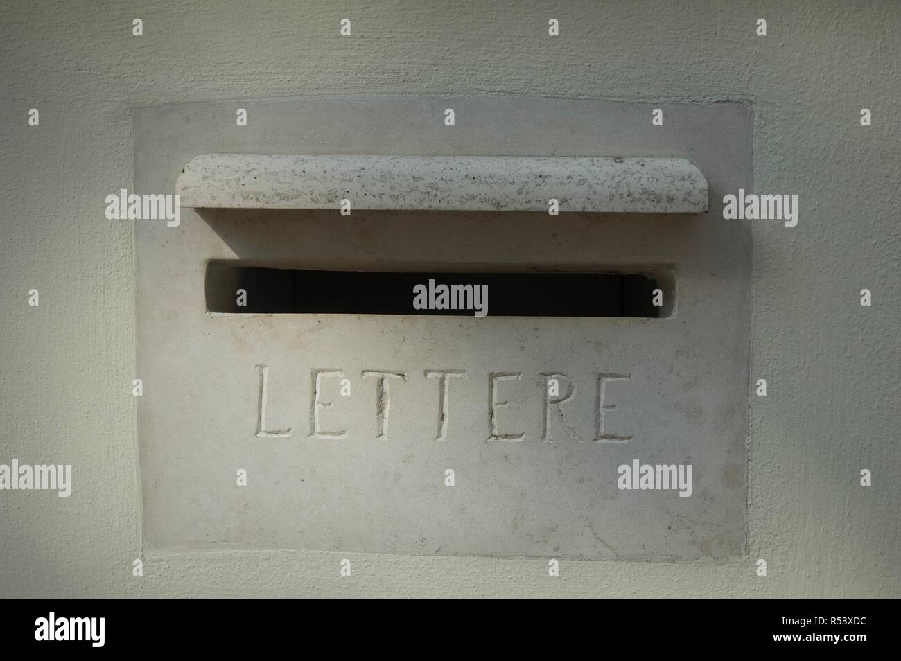 Vintage rural mailbox hi-res stock photography and images - Alamy