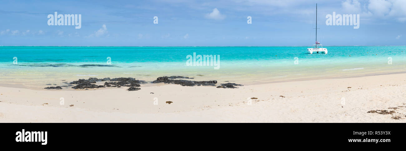 Pointe d'Esny beach, Mauritius. Panorama Stock Photo - Alamy
