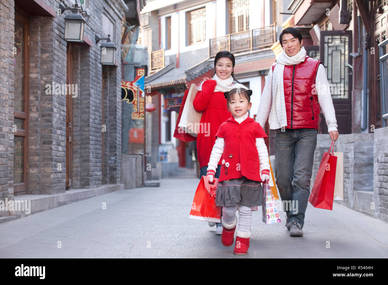 Family go shopping Stock Photo - Alamy