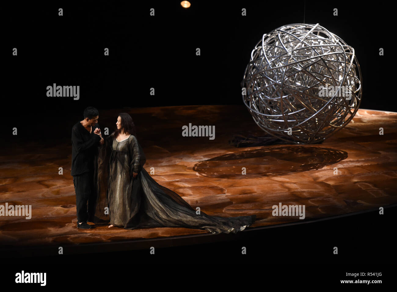 Beijing, China. 28th Nov, 2018. Actor Hu Jun (L) and actress Lu Fang ...