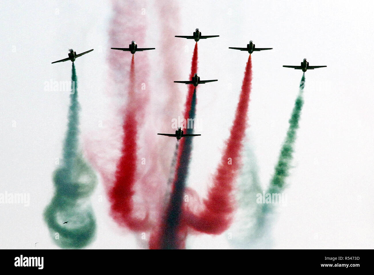 Karachi, Pakistan. 29th Nov, 2018. Pakistani jets perform during an air ...
