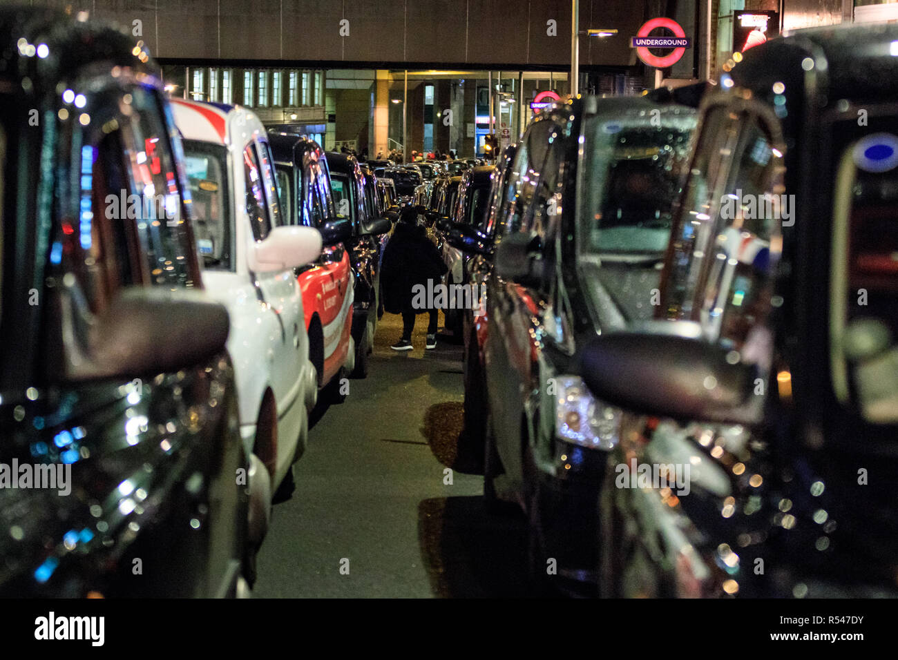 London bus drivers cab hi-res stock photography and images - Alamy