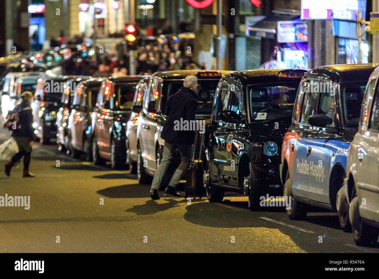 Tooley Street, London, UK. 29th Nov 2018. London Taxi drivers have ...