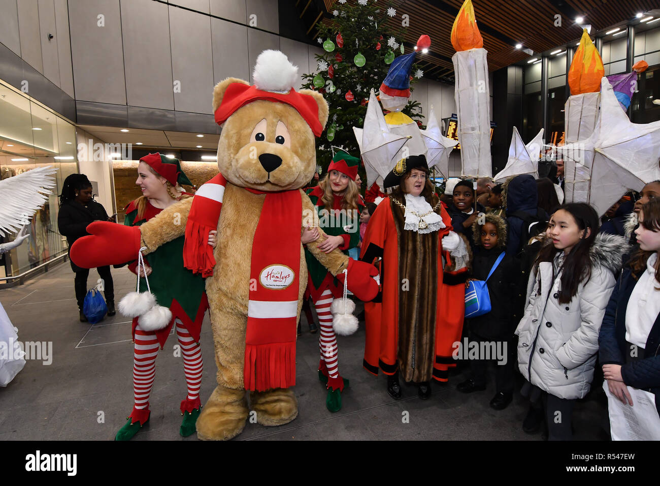 Tower bridge primary schools hi-res stock photography and images - Alamy