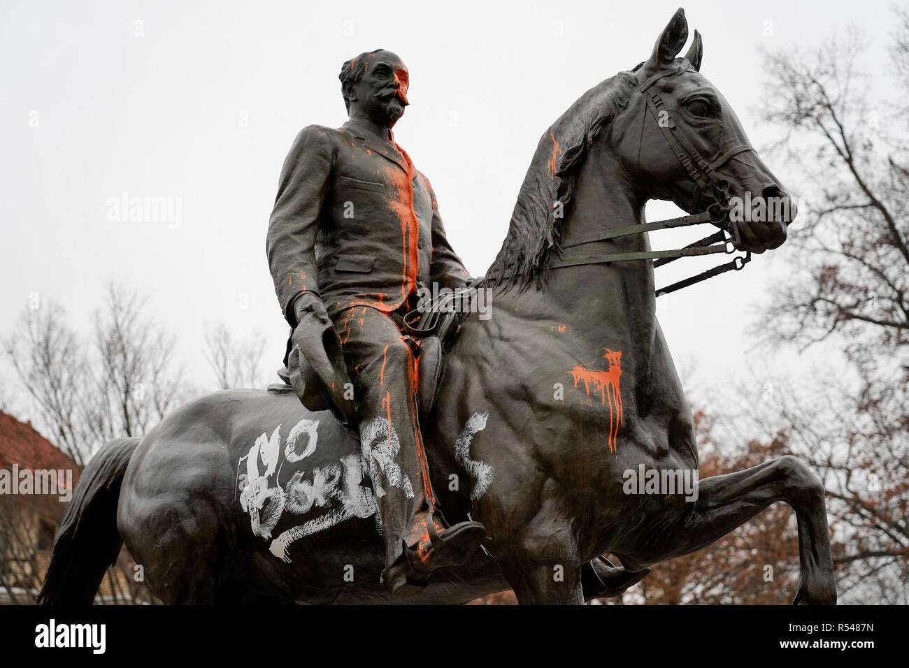 Confederate soldier reading hi-res stock photography and images - Alamy