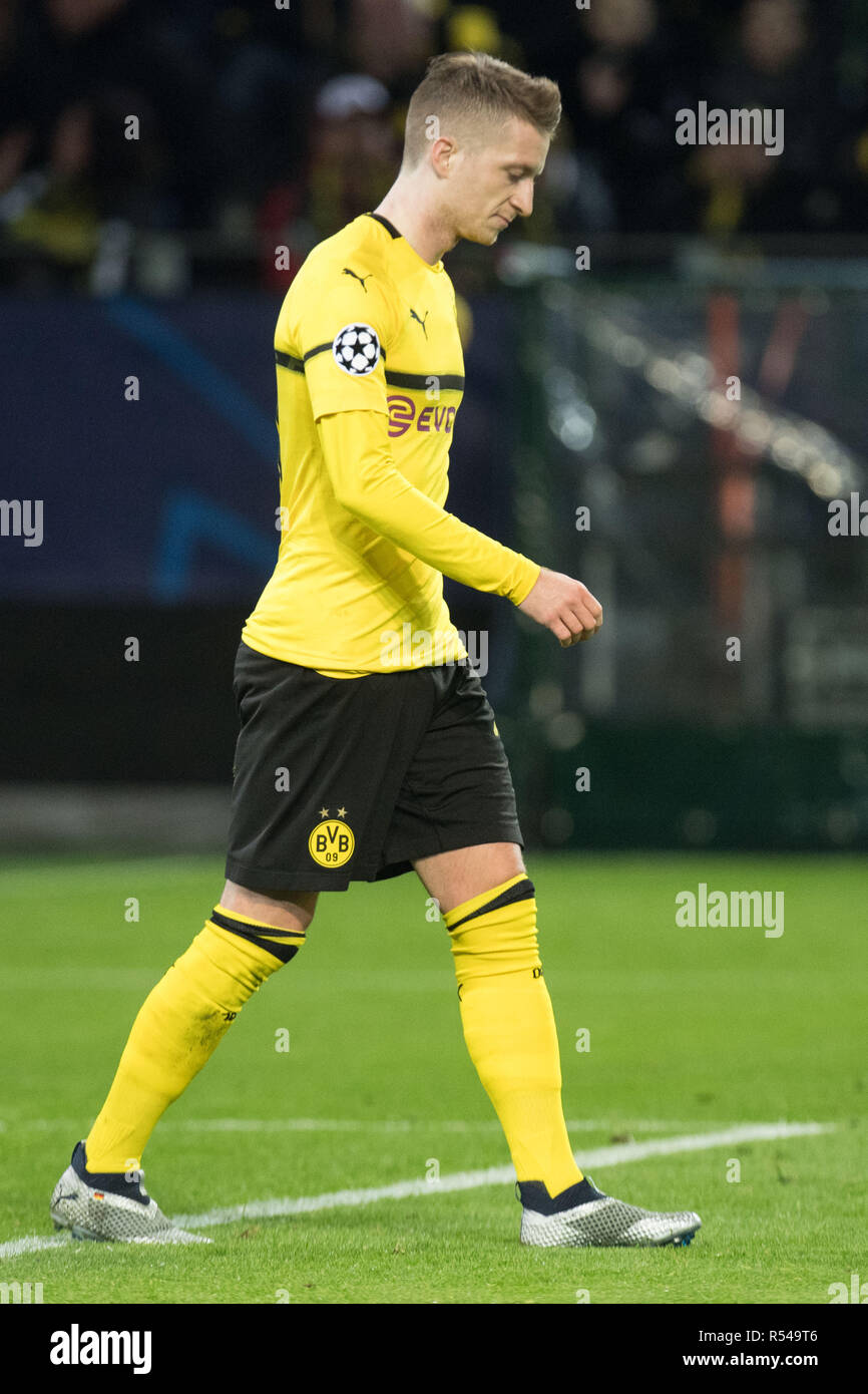Marco REUS (DO) looks down to ground, looks down below, full figure ...
