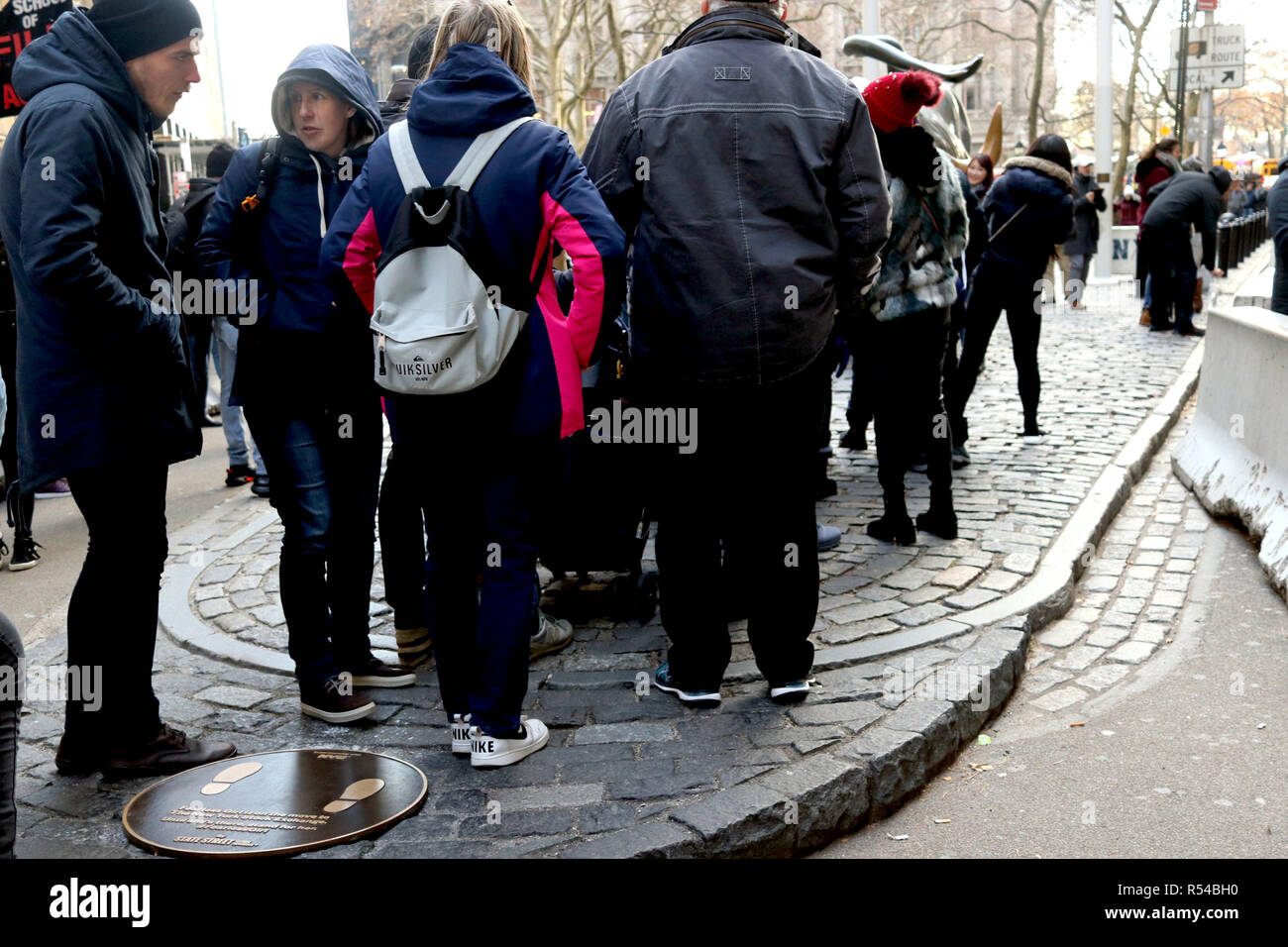 4 foot tall female hi-res stock photography and images - Alamy