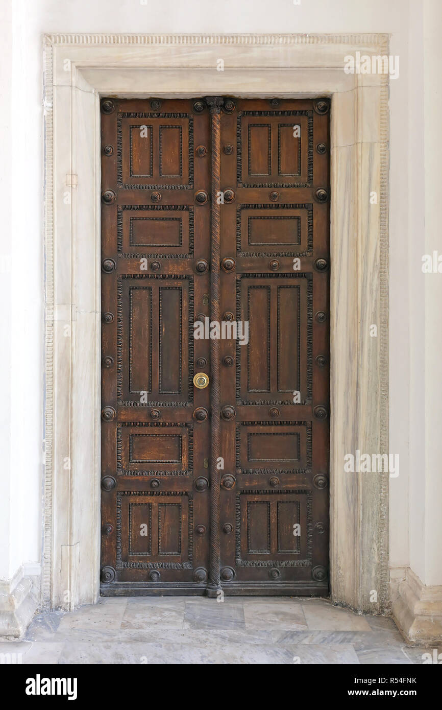 Large brown wooden double doors hi-res stock photography and images - Alamy