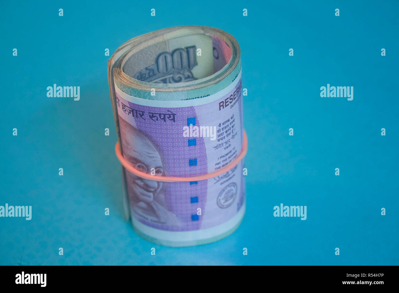 100 rupee banknote hi-res stock photography and images - Alamy
