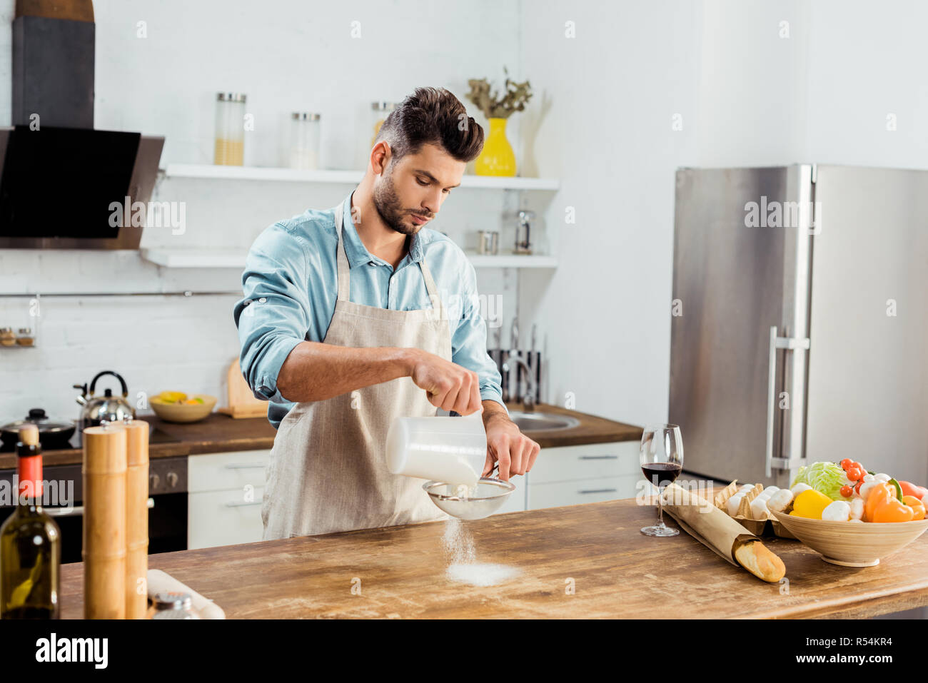 Sifting process hi-res stock photography and images - Alamy