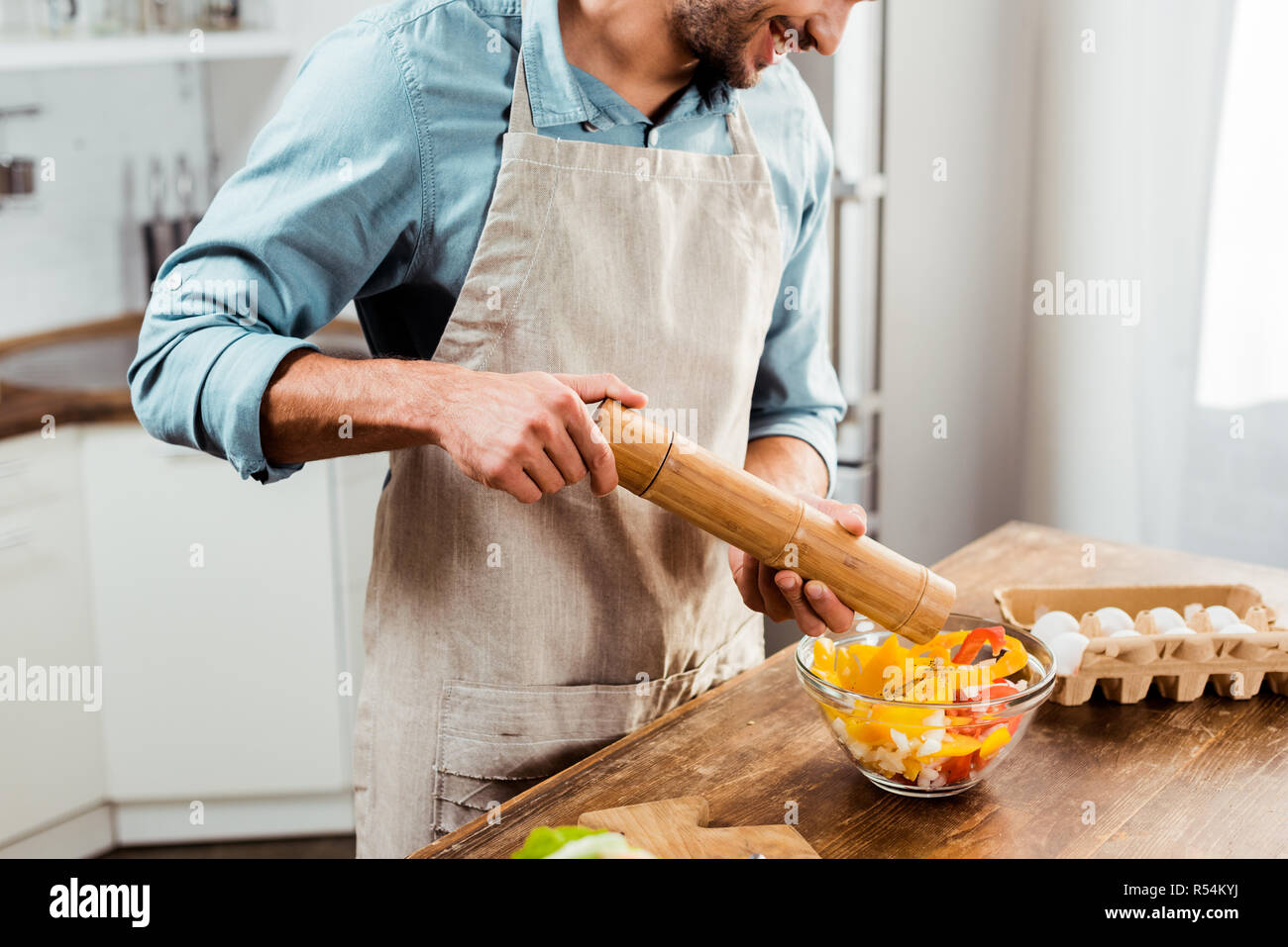 Adding pepper hi-res stock photography and images - Alamy