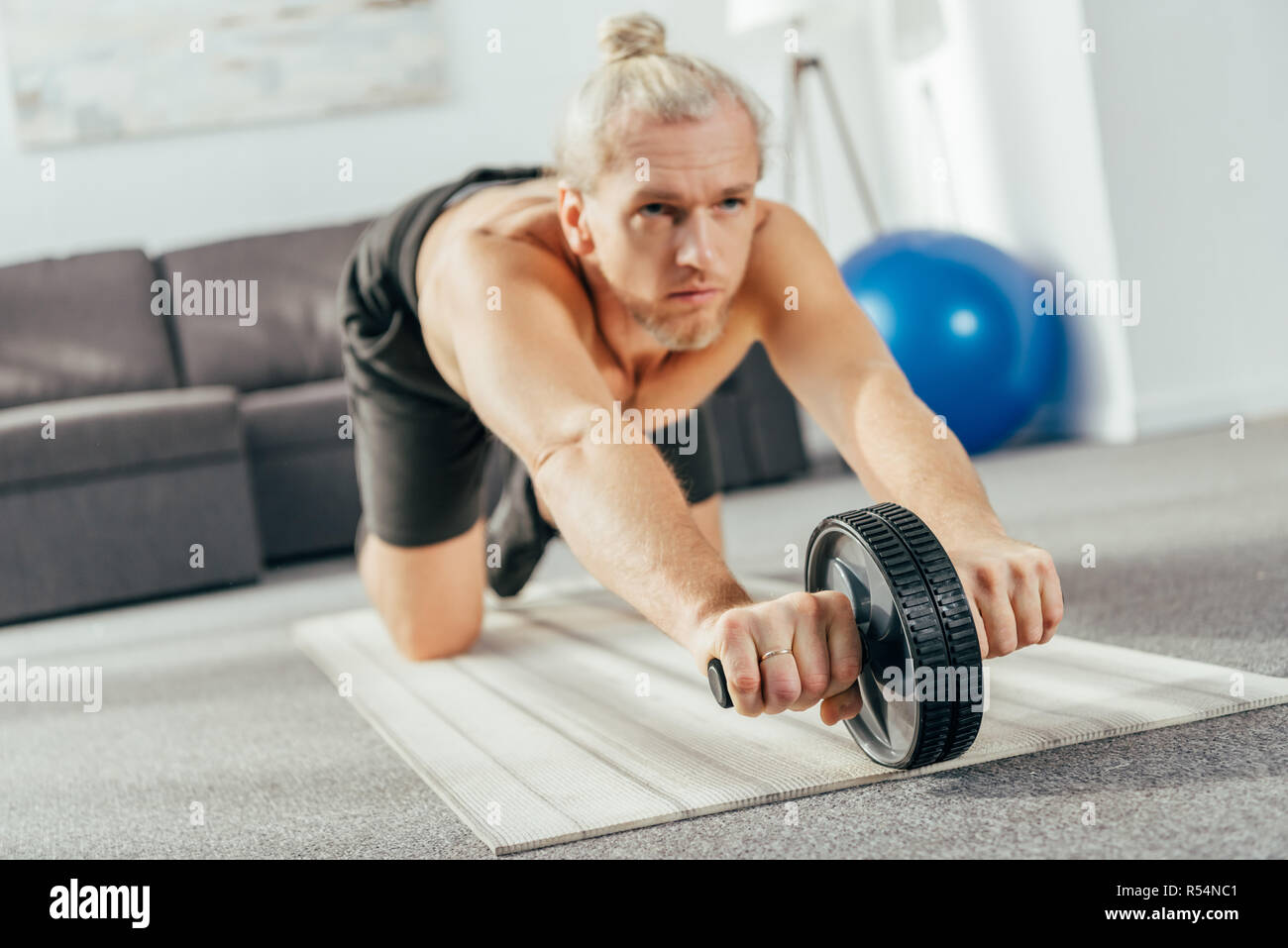 Ab roller hi-res stock photography and images - Alamy