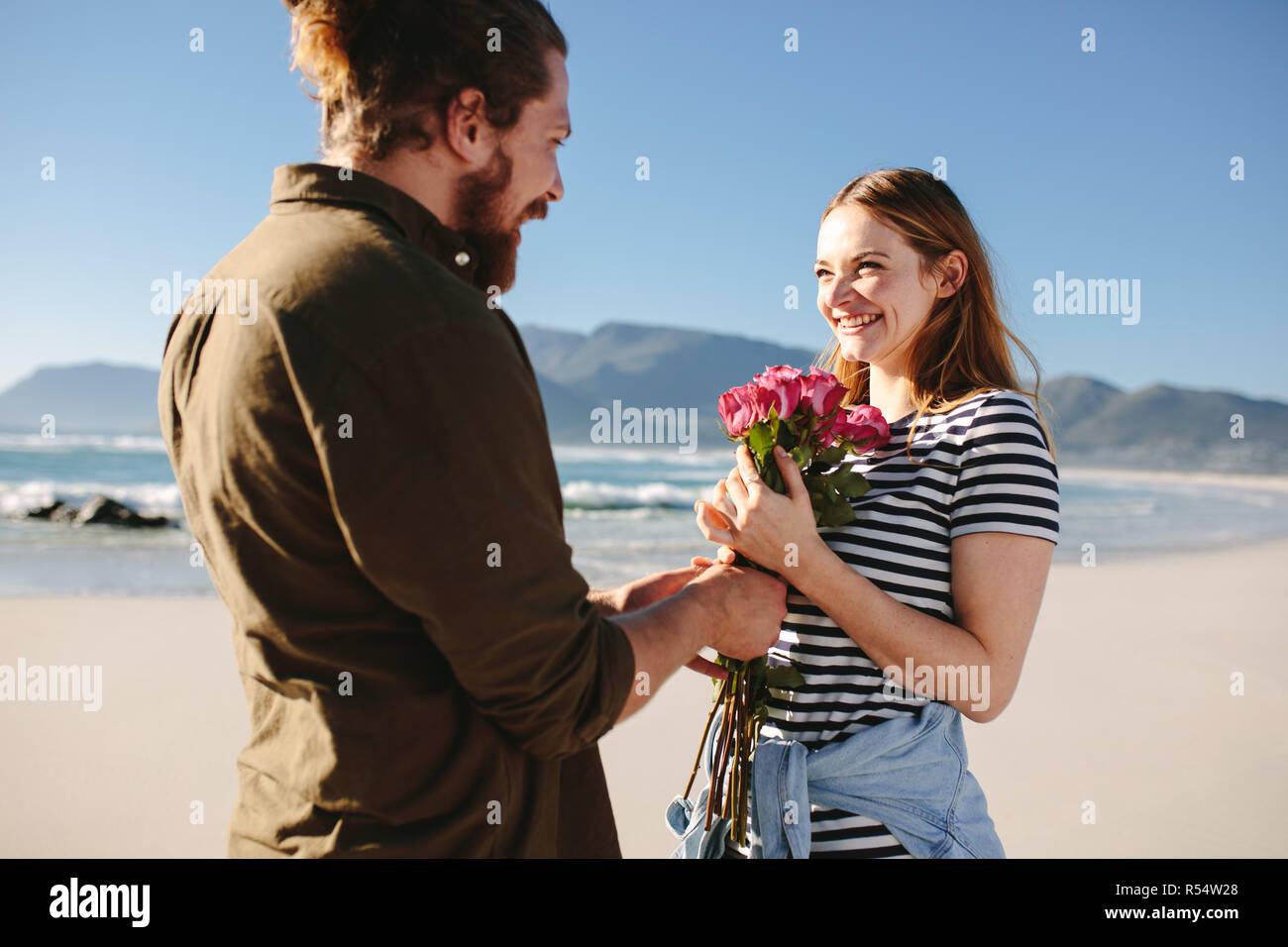 Man giving roses to woman hi-res stock photography and images - Alamy