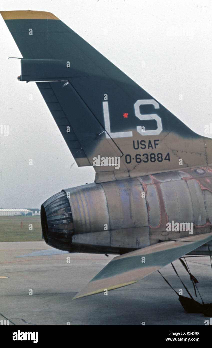 North american f 100d super sabre hi-res stock photography and images ...