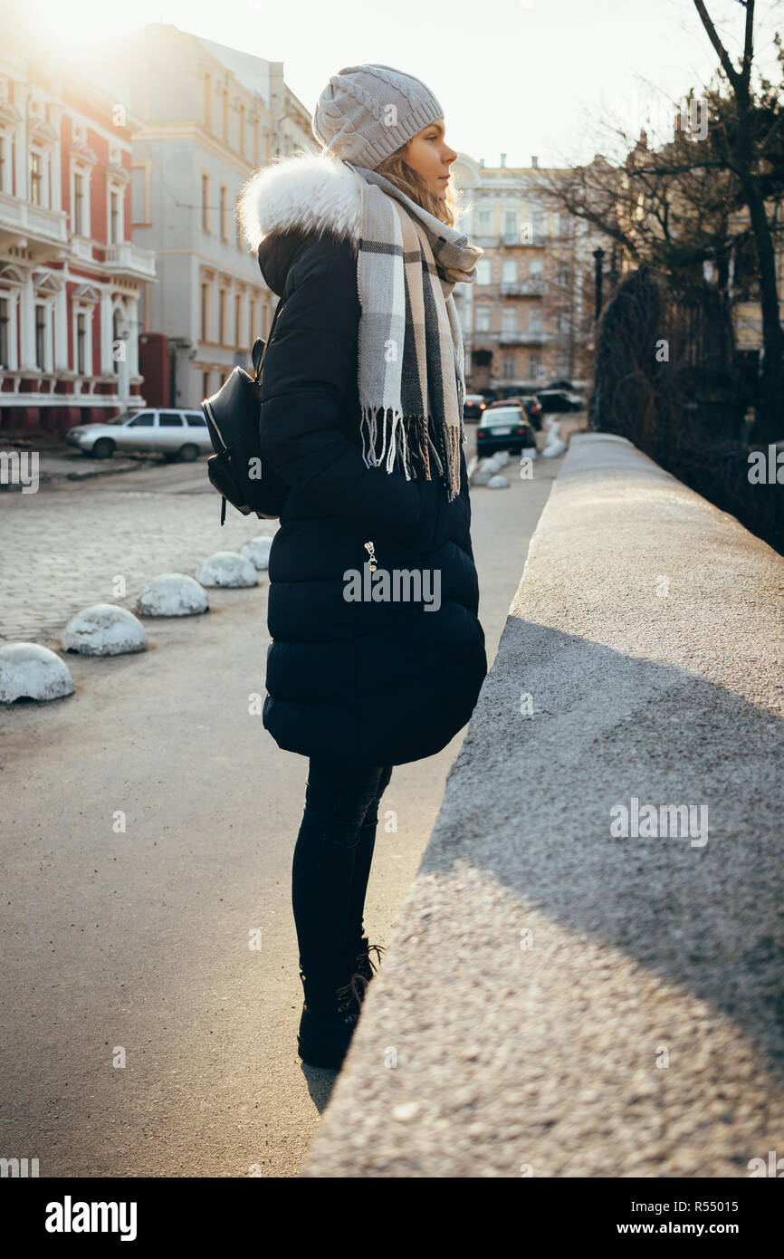 People bridge parapet hi-res stock photography and images - Alamy