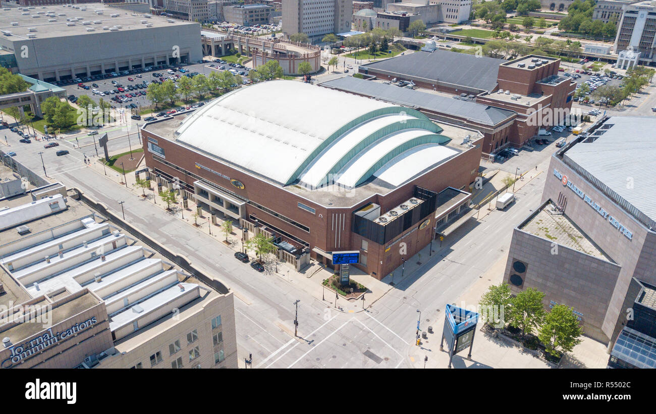 Uw milwaukee arena hi-res stock photography and images - Alamy