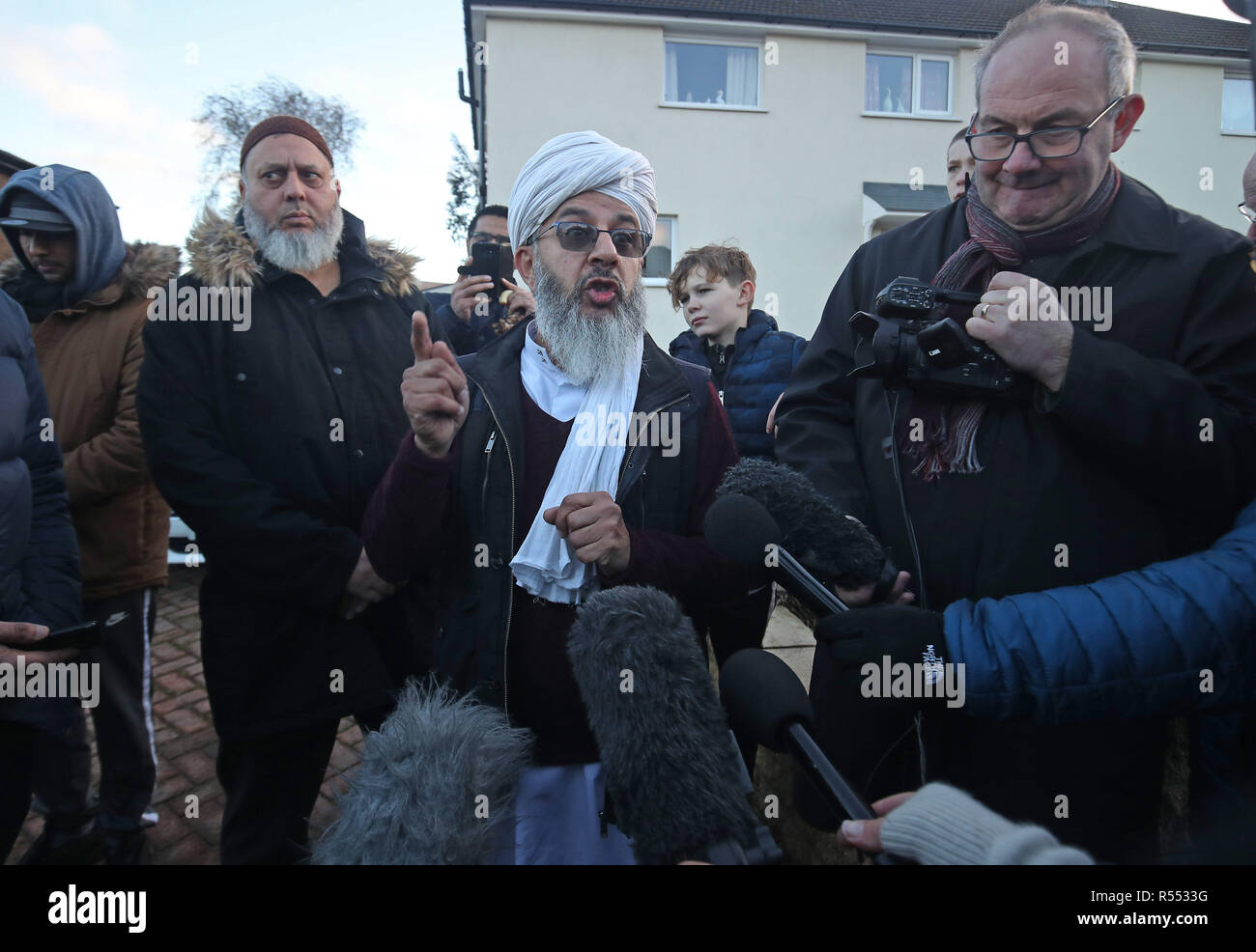Imam Mohammed Amin Pandor speaking to the media at a peaceful protest ...