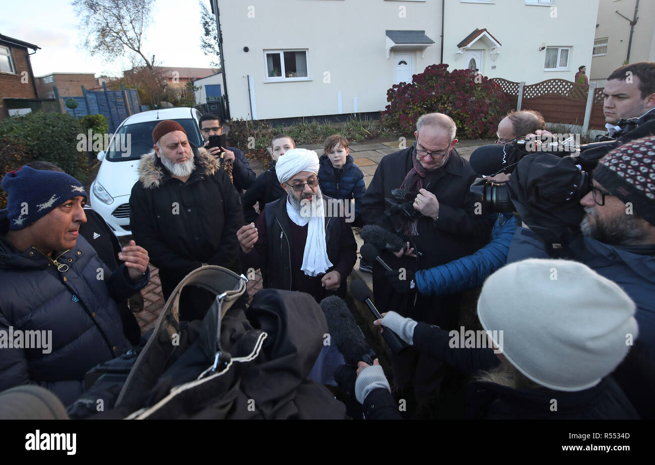 Imam Mohammed Amin Pandor speaking to the media at a peaceful protest ...