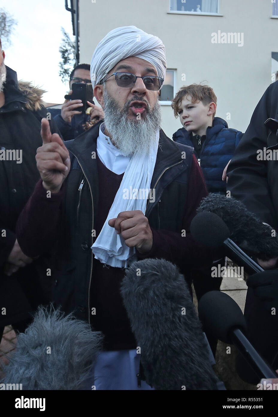Imam Mohammed Amin Pandor speaking to the media at a peaceful protest ...