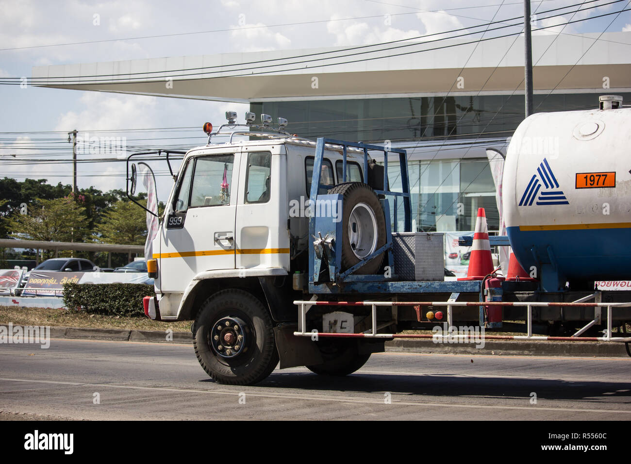 Oxygen truck hi-res stock photography and images - Alamy