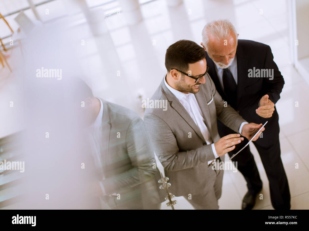 Senior partner hi-res stock photography and images - Alamy