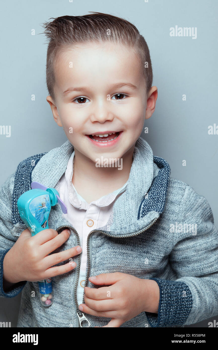Portrait of a smiling boy Stock Photo - Alamy