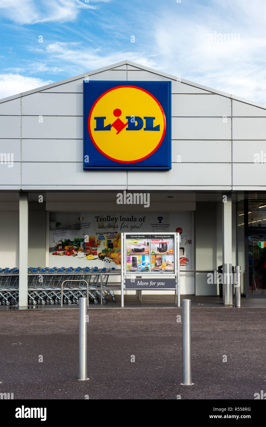 Lidl Logo Stock Photos & Lidl Logo Stock Images - Alamy