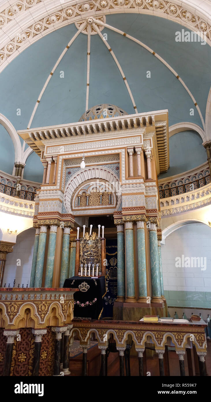 Interior of jewish synagogue hi-res stock photography and images - Alamy