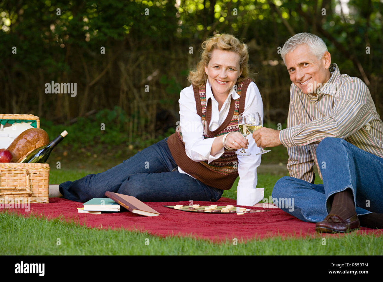 Couple having a picnic Stock Photo - Alamy