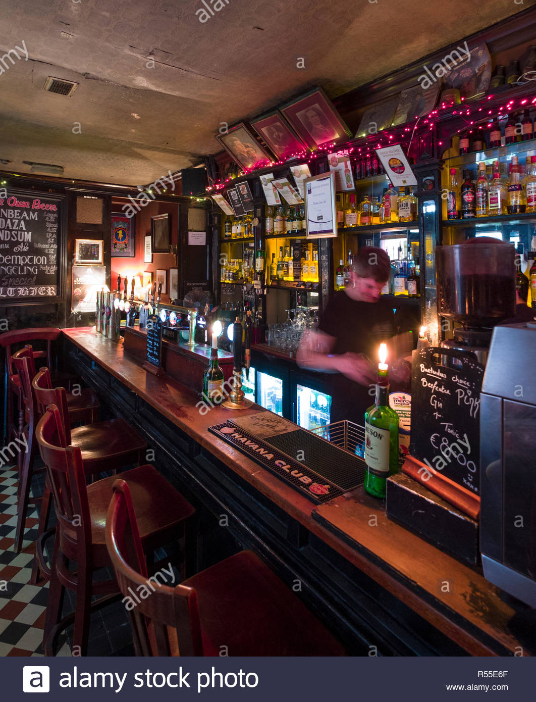 Pub Atmosphere High Resolution Stock Photography and Images - Alamy