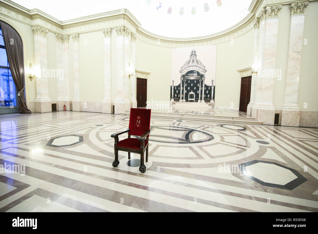 Monarchy culture hi-res stock photography and images - Alamy