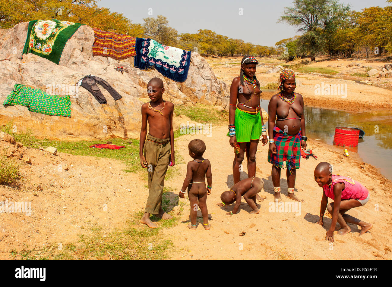 Primitive african woman hi-res stock photography and images - Alamy