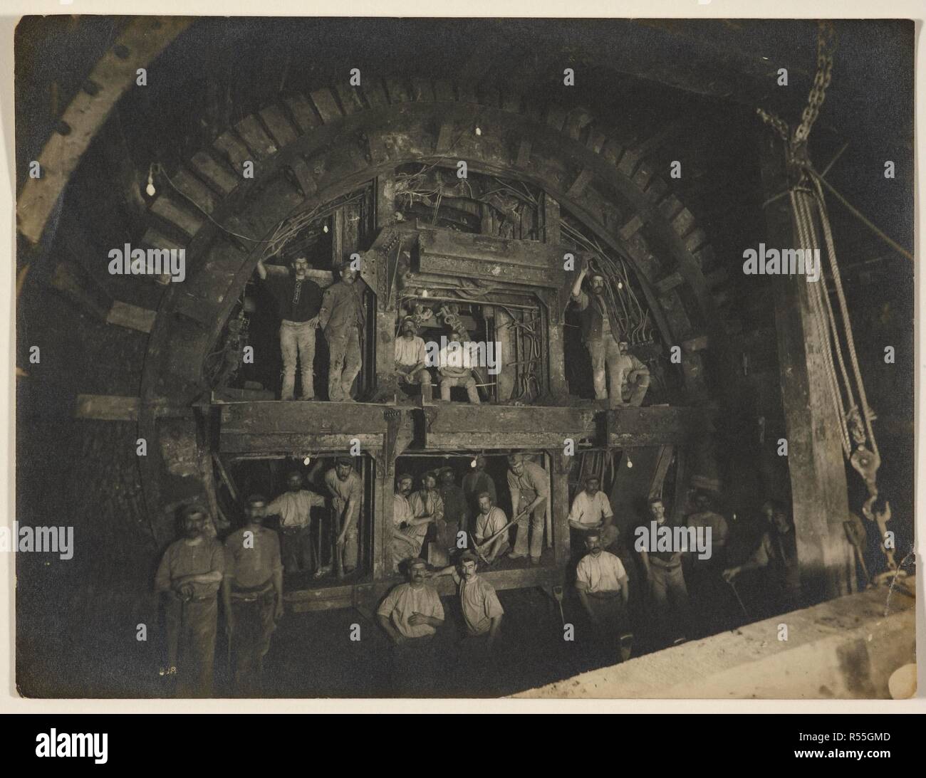 Construction of the Central line of the London Underground, 1898 ...