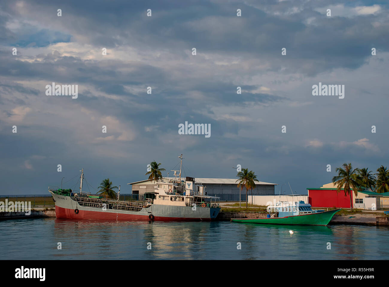 The port at Maamigili in the Alif Dhaal Atoll of the Maldives Stock ...