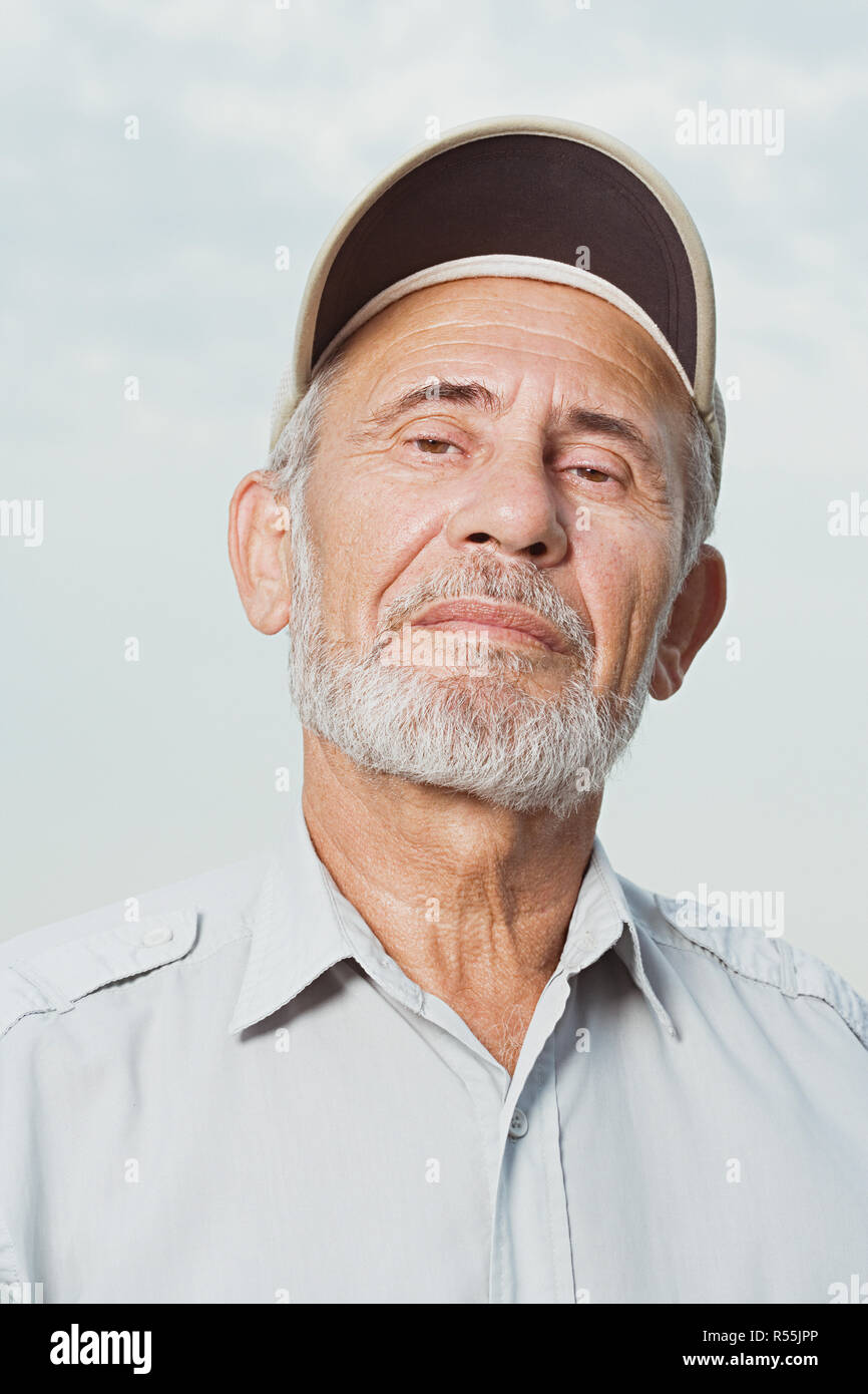Elderly man wearing baseball cap hi-res stock photography and images ...