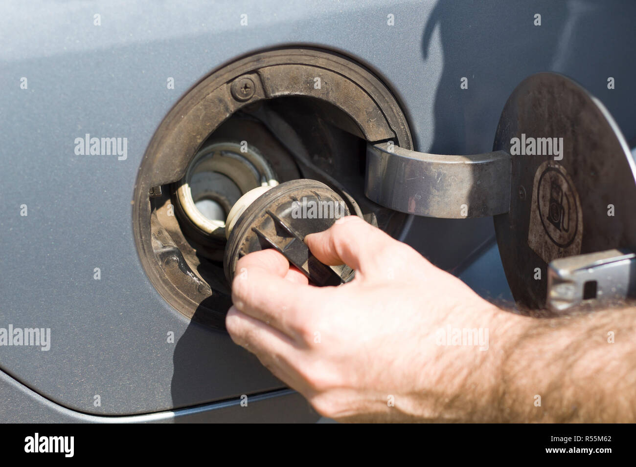 Stopper flap hi-res stock photography and images - Alamy