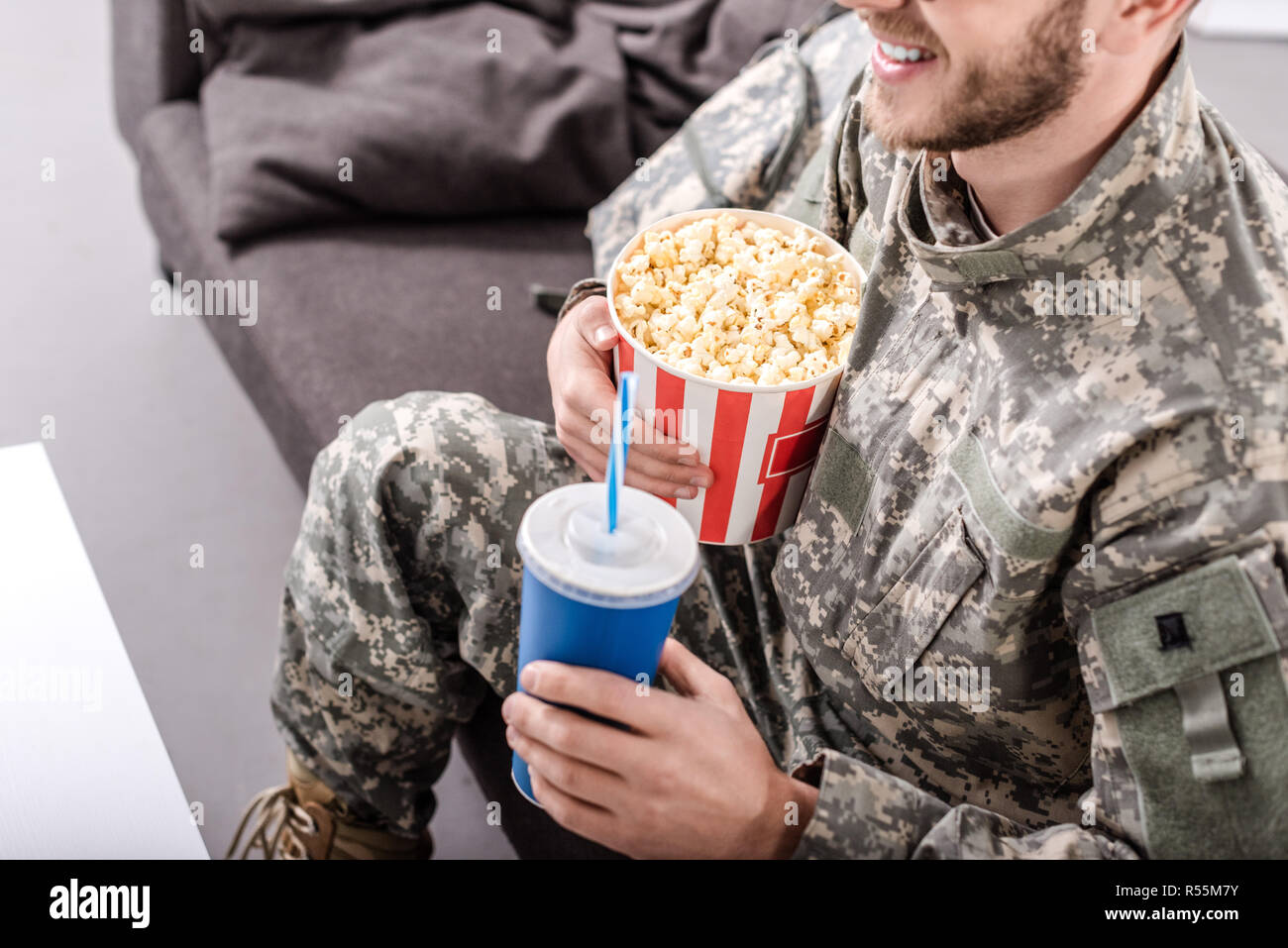 Army soldier uniform sitting food and drink hi-res stock photography ...