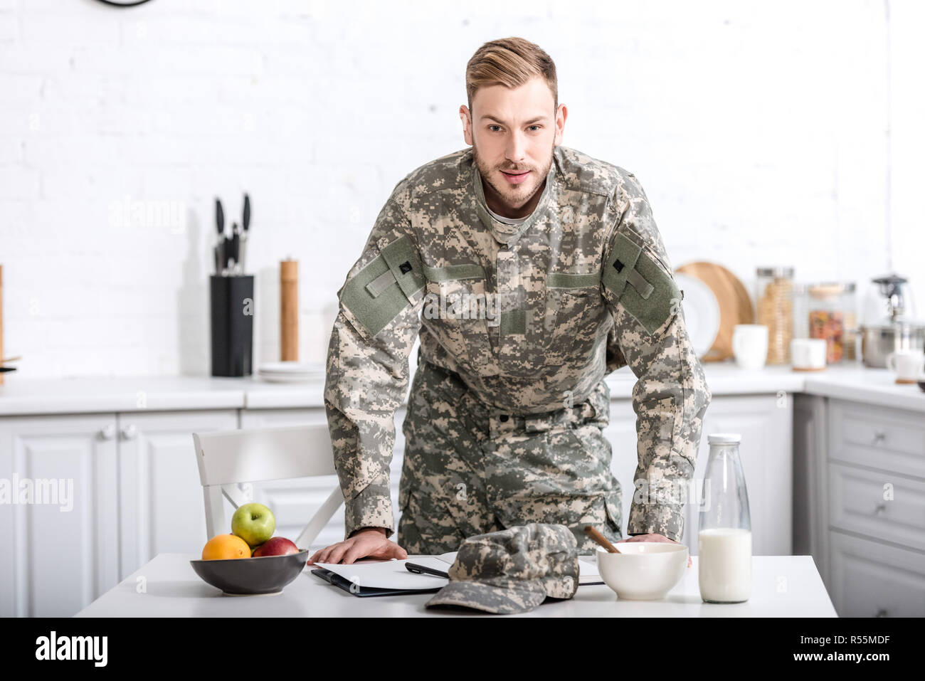 Soldier nutrition hi-res stock photography and images - Alamy