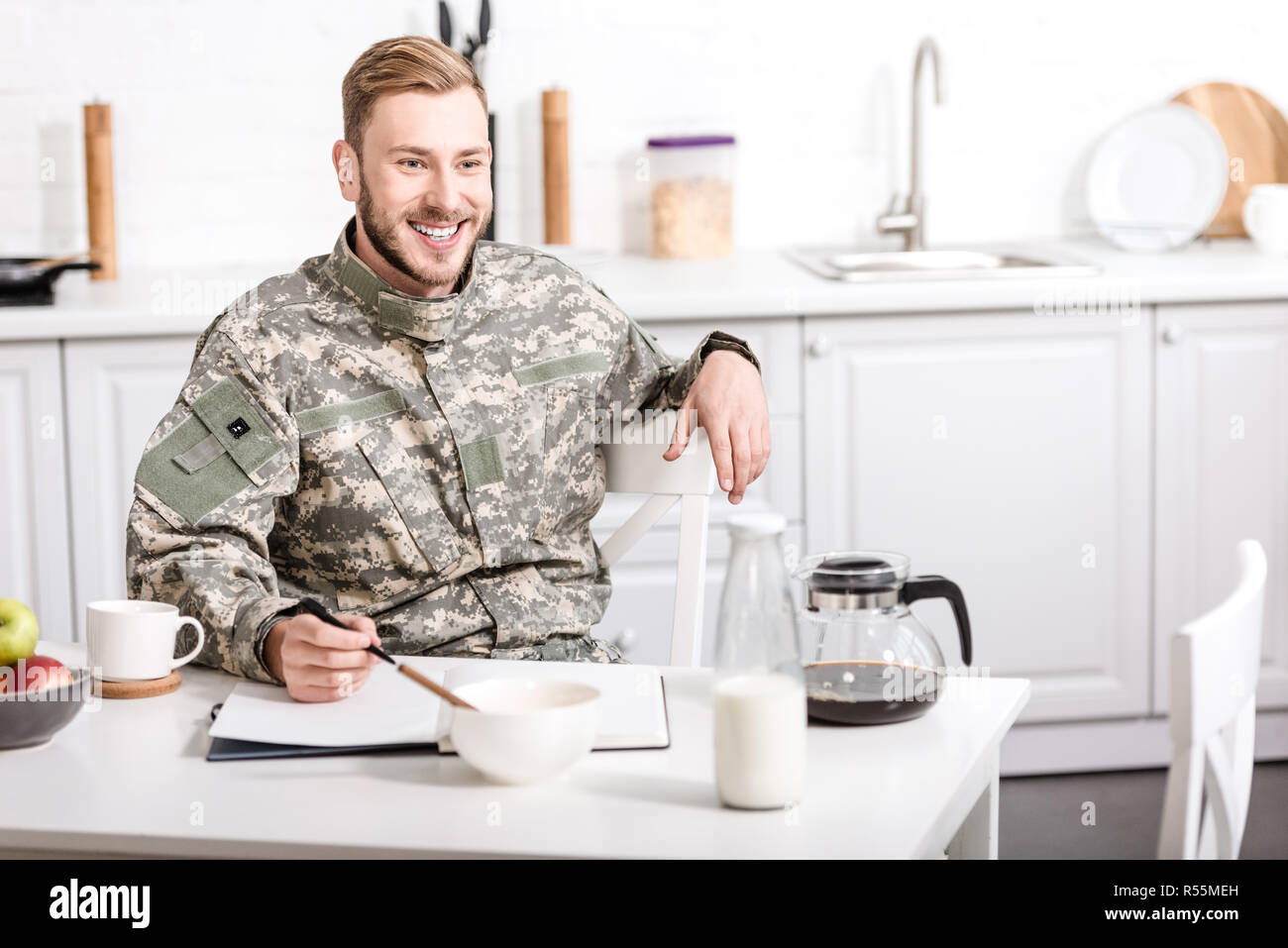 Army soldier sitting kitchen table hi-res stock photography and images ...