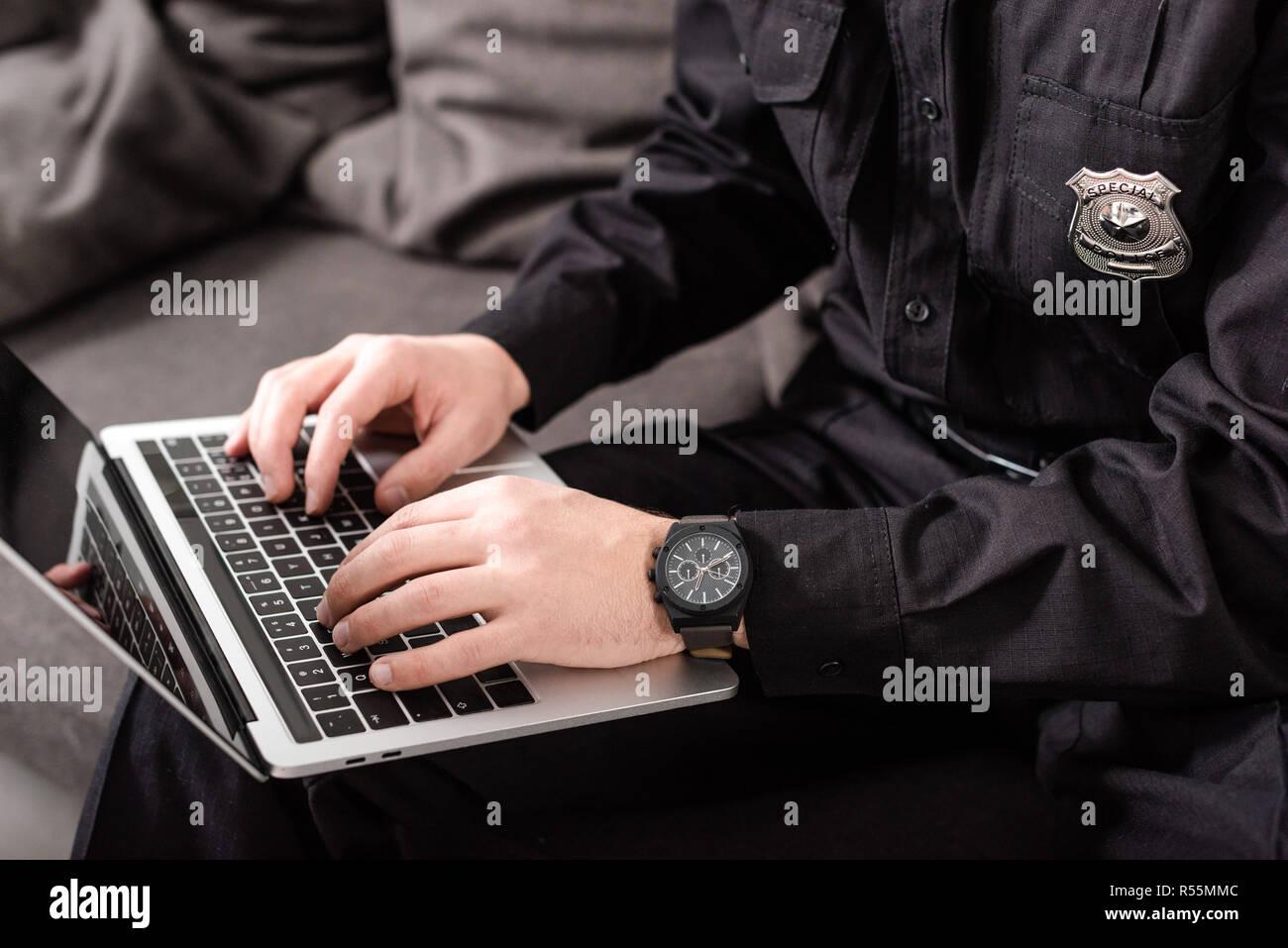 Police officer typing on computer hi-res stock photography and images ...