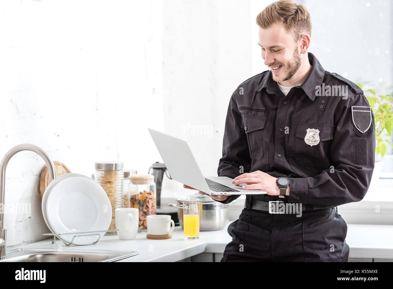 Police using computer hi-res stock photography and images - Alamy