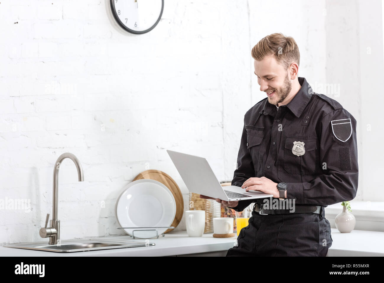 Man in police uniform hi-res stock photography and images - Alamy